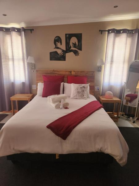 Anique's Self Catering - Beaufort West