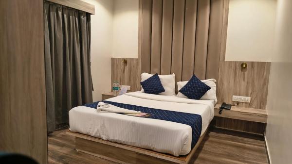 Hotel Amar Residency Near Kokilaben Hospital - Mumbai