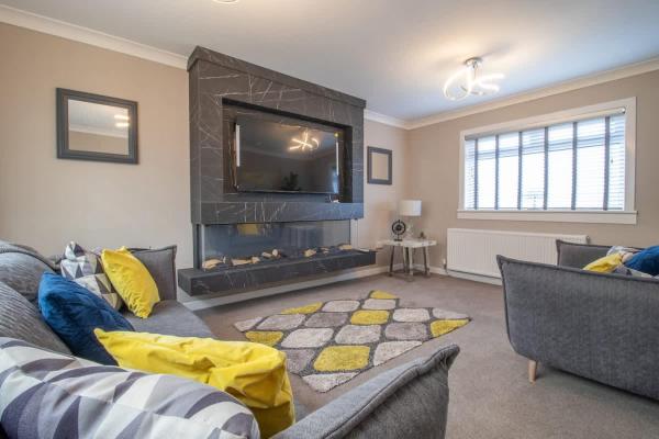 Catriona House - 3 Bedroom House In Motherwell - Motherwell