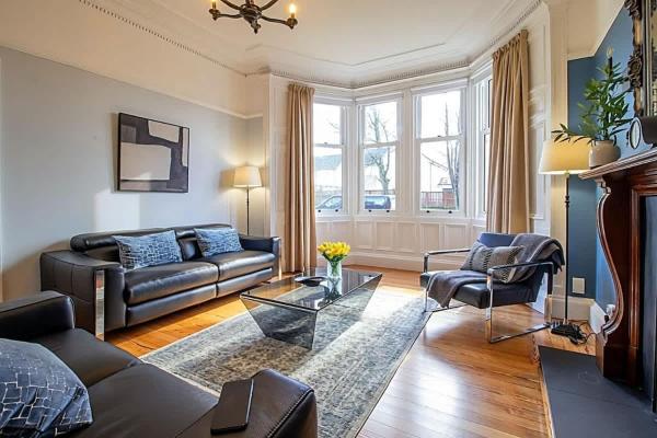Ravenswood Stunning Historic 1910 Sandstone Villa - Hamilton, UK
