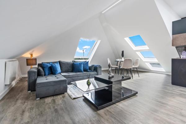 Luxury 2-bed Penthouse With Free Parking & London Views - Uxbridge