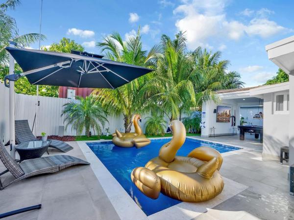 Playhouse! 3mins Hard Rock, Heated Pool, Tub & Games - Miramar