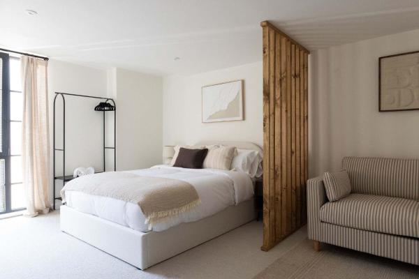 Stylish Central Chichester Flat Near Station - Chichester