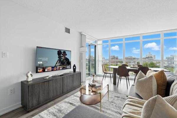 Modern 2br Condo Stunning Views Walk Everywhere - Rosedale, ON, Canada