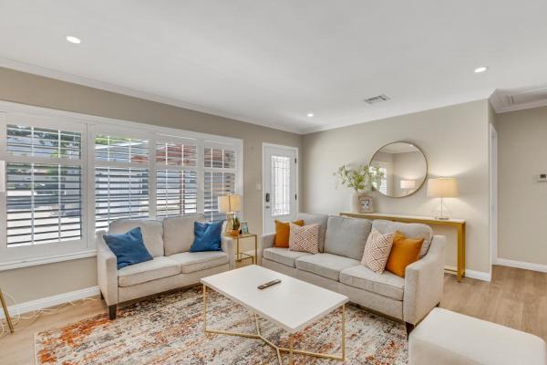 Modern Monrovia Retreat By Old Town & City Of Hope - Arcadia, CA
