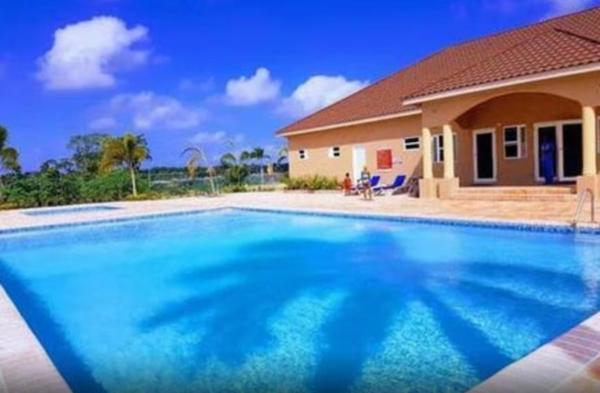 Comfort Stay With Shared Pool Only From 15mins Ocho - Jamaika