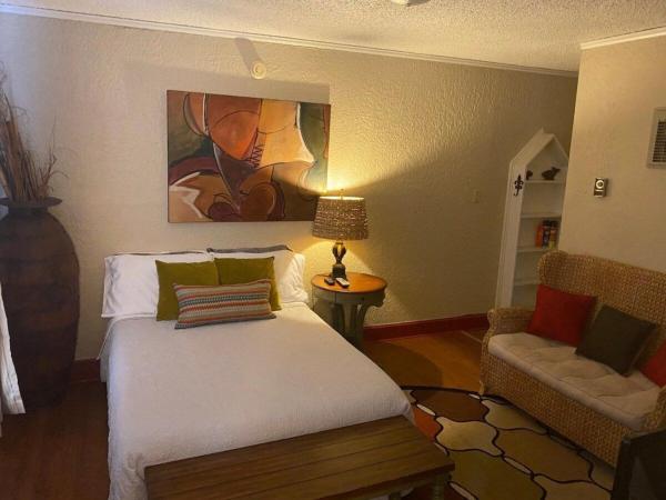 3762 Bertrose Furnished Quaint Retreat - Fort Worth, TX