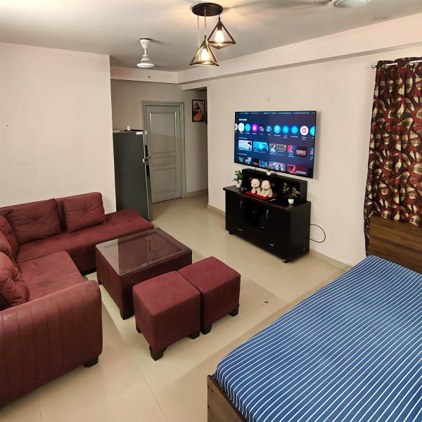 2bhk 65tv,fullyac,family,unmarried Couple,wfo Friendly Peacefull Place - Noida