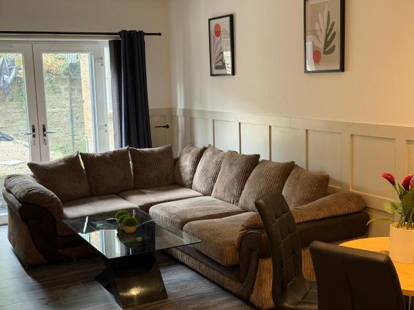 Contemporary Apartment Great Location With Private Car Park - Keighley