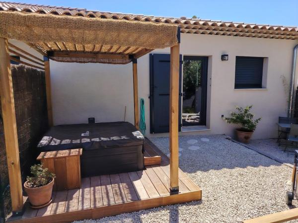 Vrai Moment De Détente En Provence, Avec Jacuzzi - Cadenet