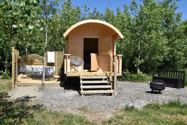 Spacious Lakeside Shepherds Hut With Outdoor Bath - 데번