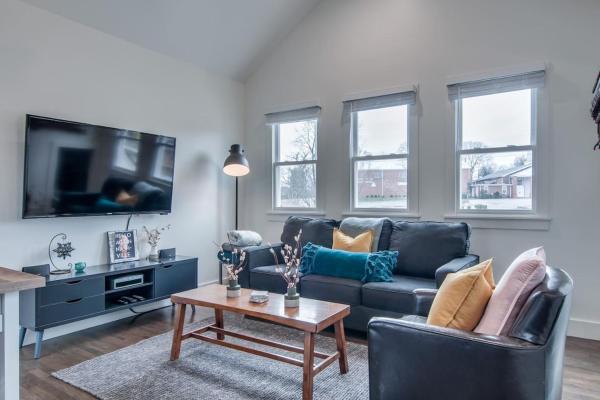 12 South Loft Walk To Coffee And Murals Plus King Bed - Brentwood