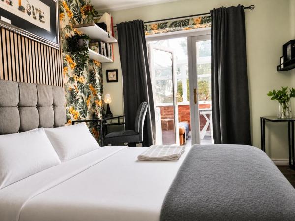 Cosy And Private With 55"tv And Dedicated Toilet Shower Space - Staffordshire