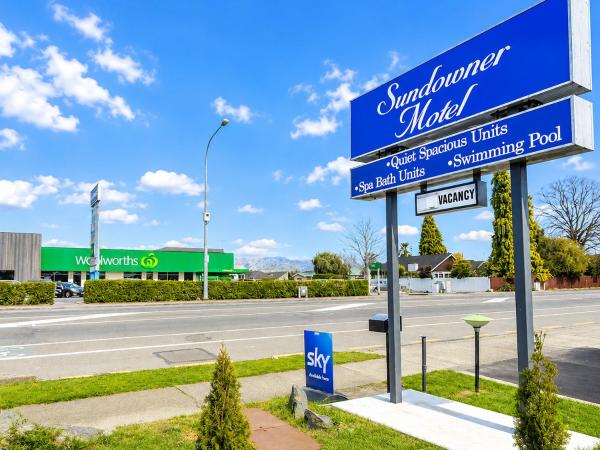 Sundowner Motel - 