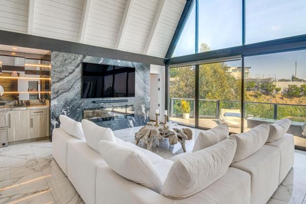 Luxe Hollywood Hills A-frame: Iconic Former Venue! - West Hollywood, CA