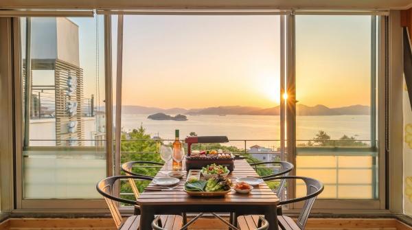 Yeosu Falling In Blue Ocean View Pension - Yeosu-si