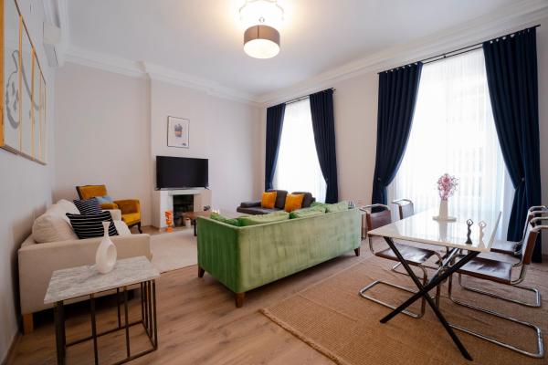 Spacious 3-bedroom 2-bathroom Apartment With Central Location - İstanbul