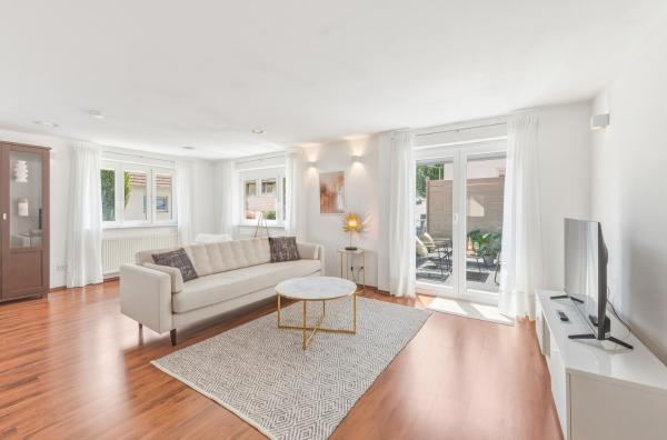 Scharnhäusle 2 - Großzügige Wohlfühl-wohnung Mit Badewanne& Balkon - Esslingen