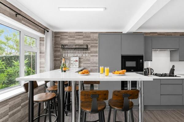 Brighton Spa House With Hot Tub & Sauna And Sleeps 10 - 布萊頓
