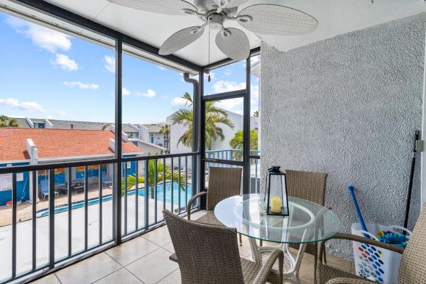 Jewel By The Pool | Steps To Sand & City Center - Madeira Beach, FL