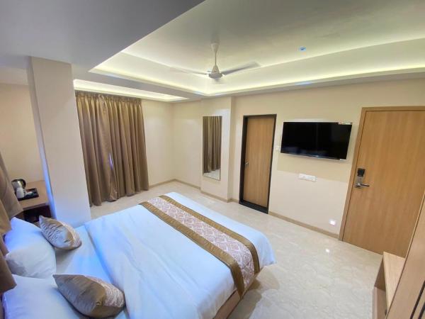 Hotel Banyan Crest - Solapur