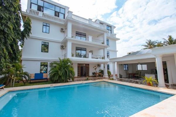 Diani Luxe Villa Spacious Studio Suite With Private Kitchen, 600m From The Beach - Diani Beach