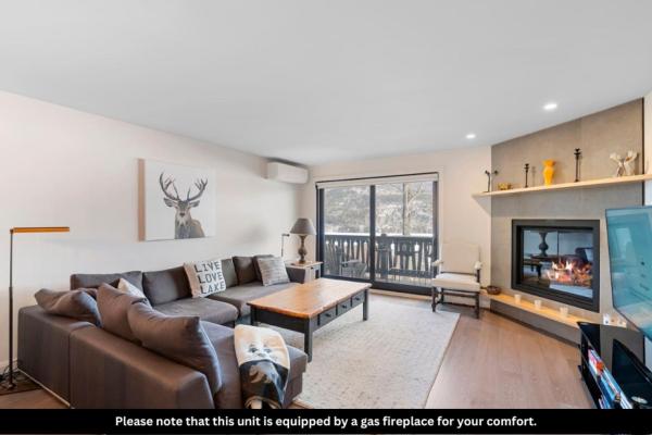Spacious Condo With Lake And Mountain View - Mont-Tremblant