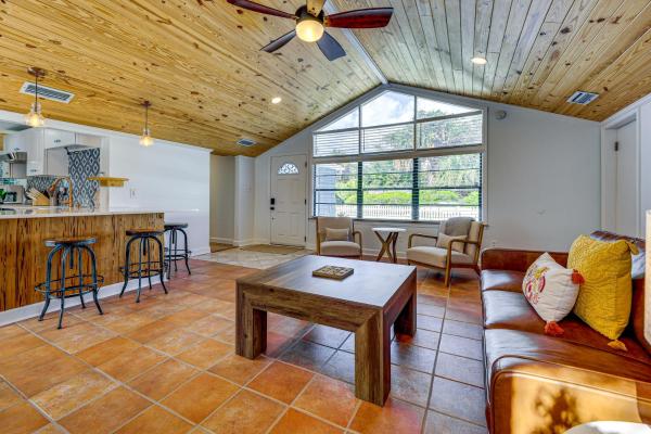 Walk To The Sand! St Augustine Beach Bungalow - Crescent Beach, FL
