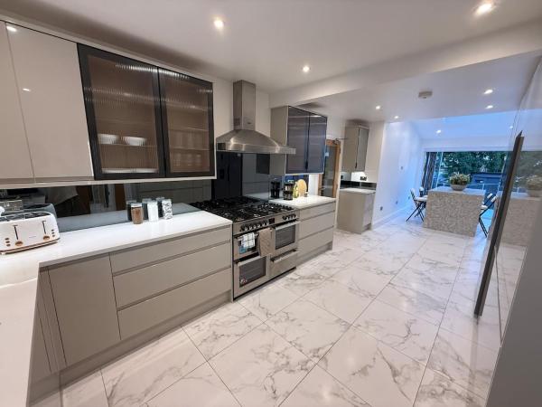 Modern Luxury Stay With Free Parking For 3 Cars - St Albans