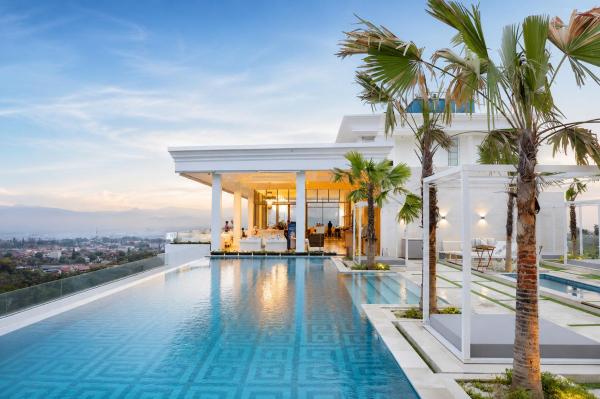 Art Deco Luxury Hotel & Residence - Bandung