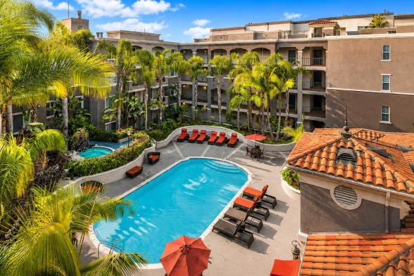 Private Room & Bathroom In Shared Apartment With Pool Sauna And Gym - Culver City, CA