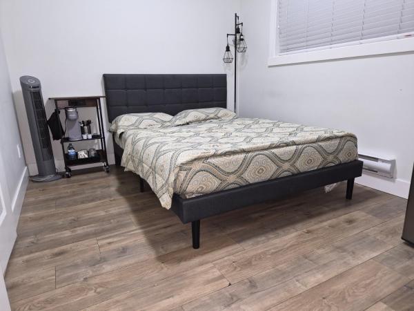 Private Modern Room With Separate Entrance - Surrey