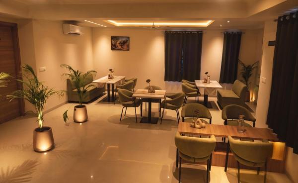 Hotel Layover Stay-3 Minutes From The Airport - Jaipur