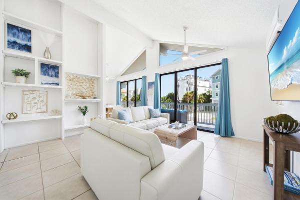 Beach Rd 300ft To Beach Access And 500ft To Siesta Key Village 2bdr - Siesta Key, FL
