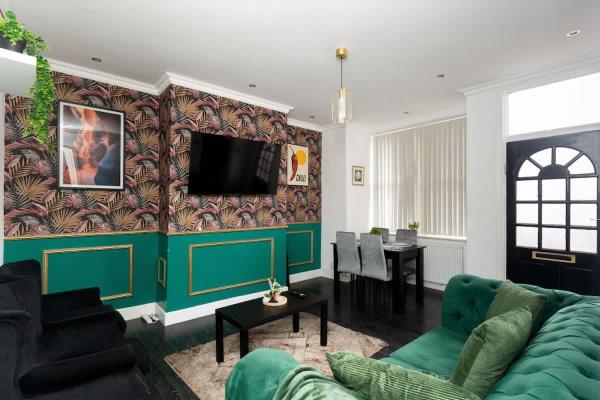 Modern 2 Bed House - Sleeps 6 - Near Leeds Centre - Leeds