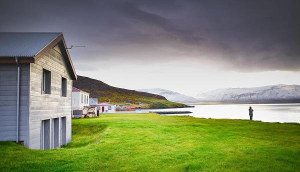 House Vallholt In Grenivík - Waterfront, Private Hot Tub - By Nollur - Iceland
