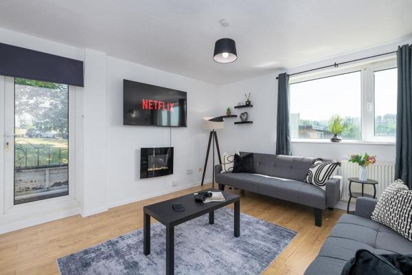 3bdr Modern Home In Sheffield And Free Parking With Balcony - Gulliver's Valley Theme Park
