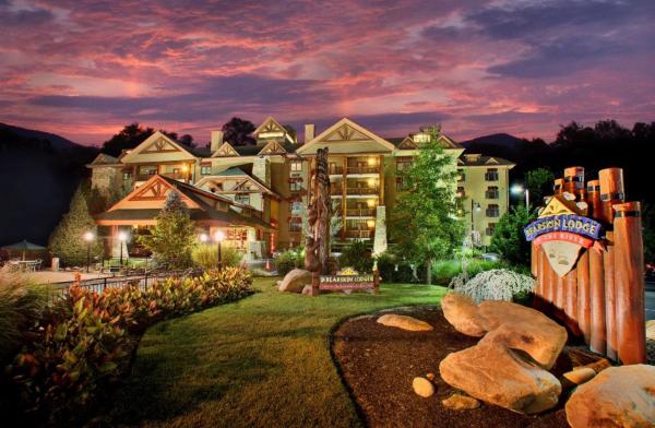 Bearskin Lodge On The River - Gatlinburg, TN
