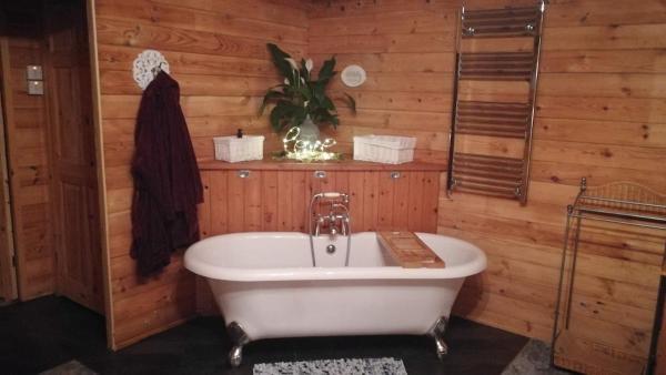 Luxury Woodland Cabin Retreat Near The New Forest - United Kingdom