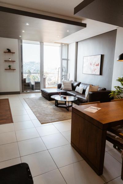 Modern 2-bed With Views, Mall Access & Home Office, Bedfordview - Germiston