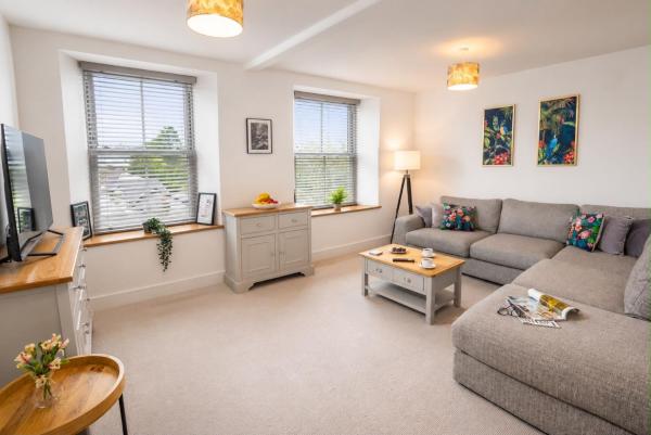 Lake View Family & Pet Friendly Home - Central Bowness - Windermere