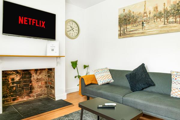 Charming House With Gardens And Family-friendly Amenities - 