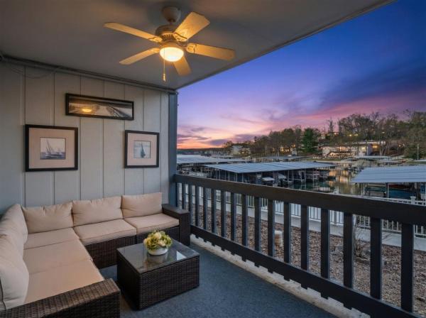 Cozy Lakefront Condo W/ Dock Slip, Fishing & Hot Tub - United States