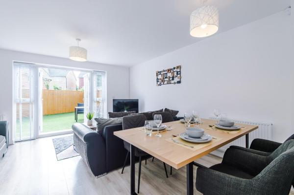 Walk To Airport 3br 2 Car Drive Washer Dryer - Liverpool, Reino Unido