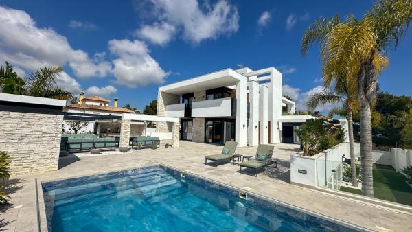 4 Bed Minigolf Villa And Downstairs Independent Apartment - Playa Flamenca