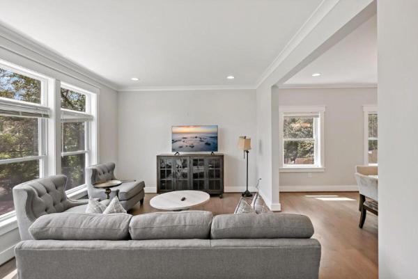The Ultimate Luxury Home With Jacuzzi & Garage - Arlington, VA
