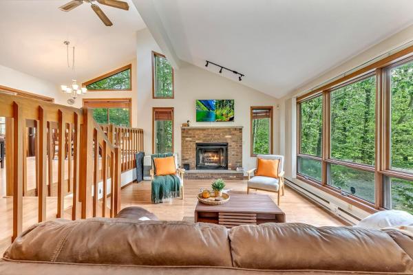Pocono Cottage With Golf Course Hot Tub, Fire Pit Near Kalahari - Pennsylvania