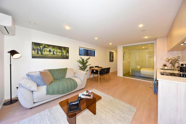 Brand New Cbd Apartment With Spa, Sauna, And Plunge - West Coast