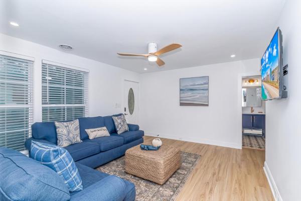Sunny Shore Retreat Near Beach - Myrtle Beach, SC