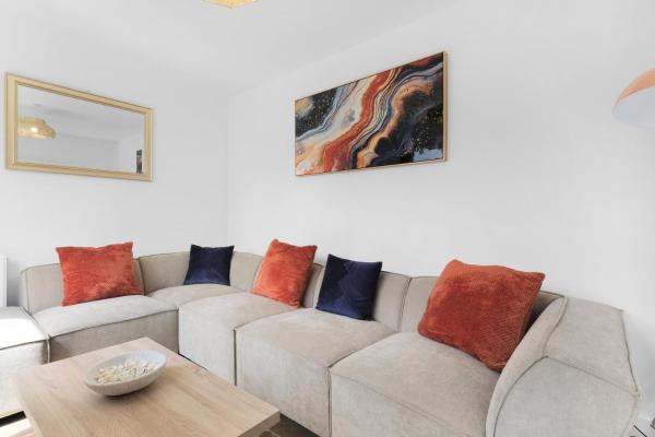 Grand 6-bed Group House With Garden & Driveway - Bedford, Royaume-Uni
